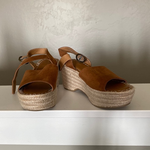 Universal Thread | Shoes | Universal Thread Platform Sandals | Poshmark